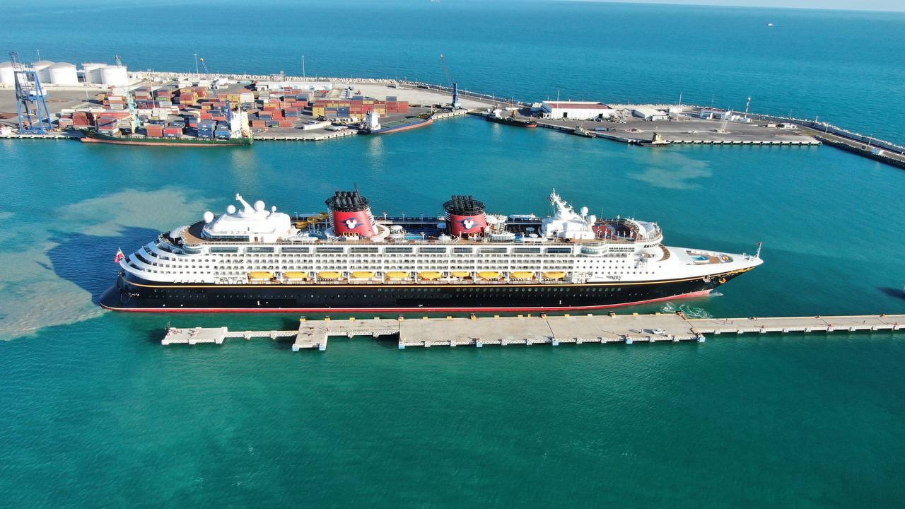 Atraca en Progreso el crucero de Disney Wonder, con 1,380 pasajeros a ...